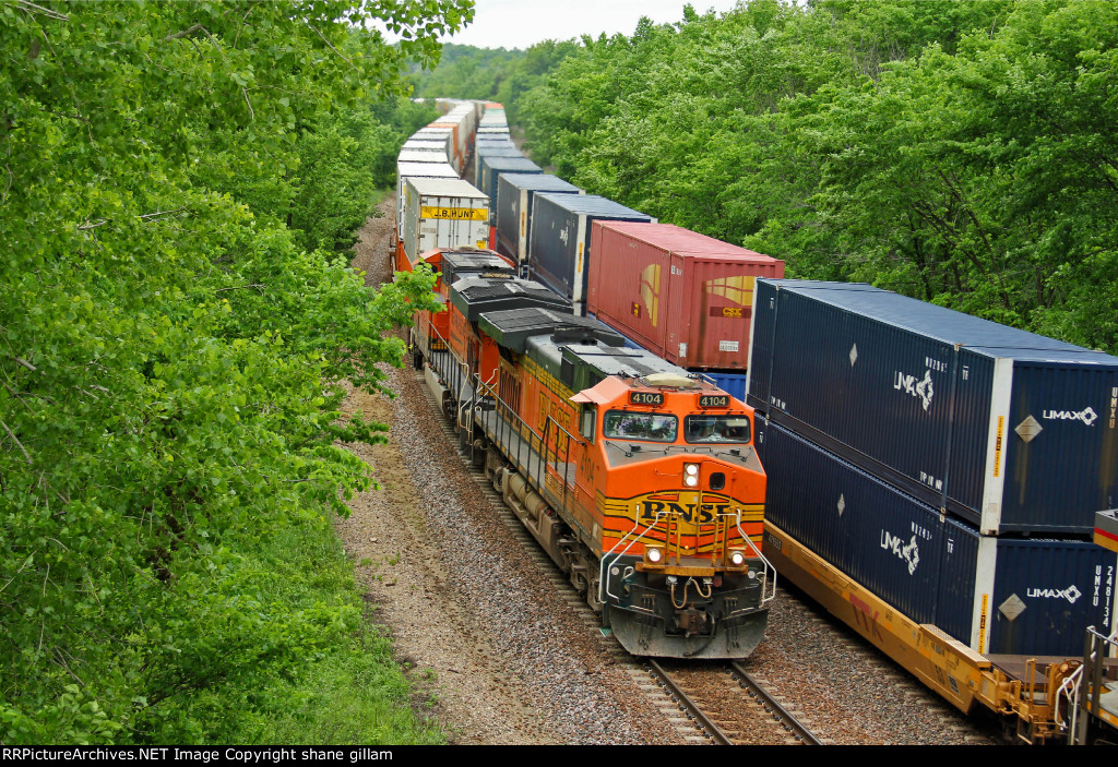 BNSF 4104 Meet's a WB up stack train!!!